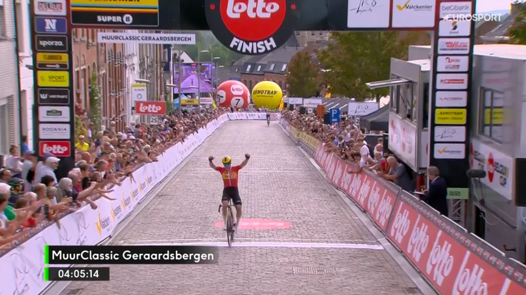 Muur Classic Geraardsbergen 2025 - Jonas Abrahamsen le plus fort ...
