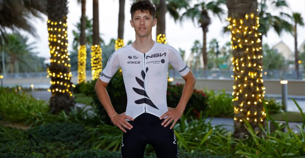 George Bennett dévoile son nouveau maillot de champion de Nouvelle ...