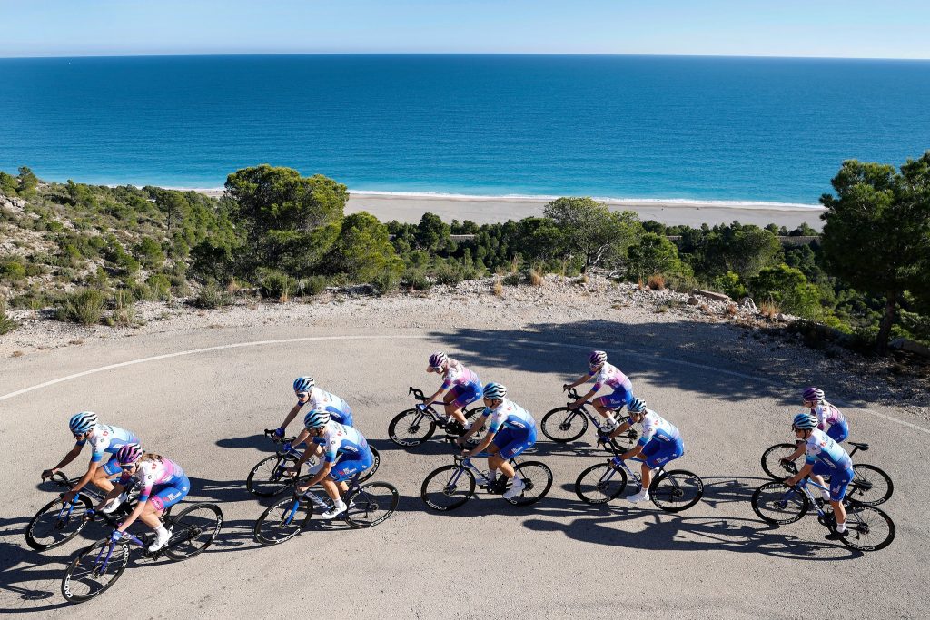 Saison 2023 - Team Jayco AlUla, nouveau nom de BikExchange-Jayco ...