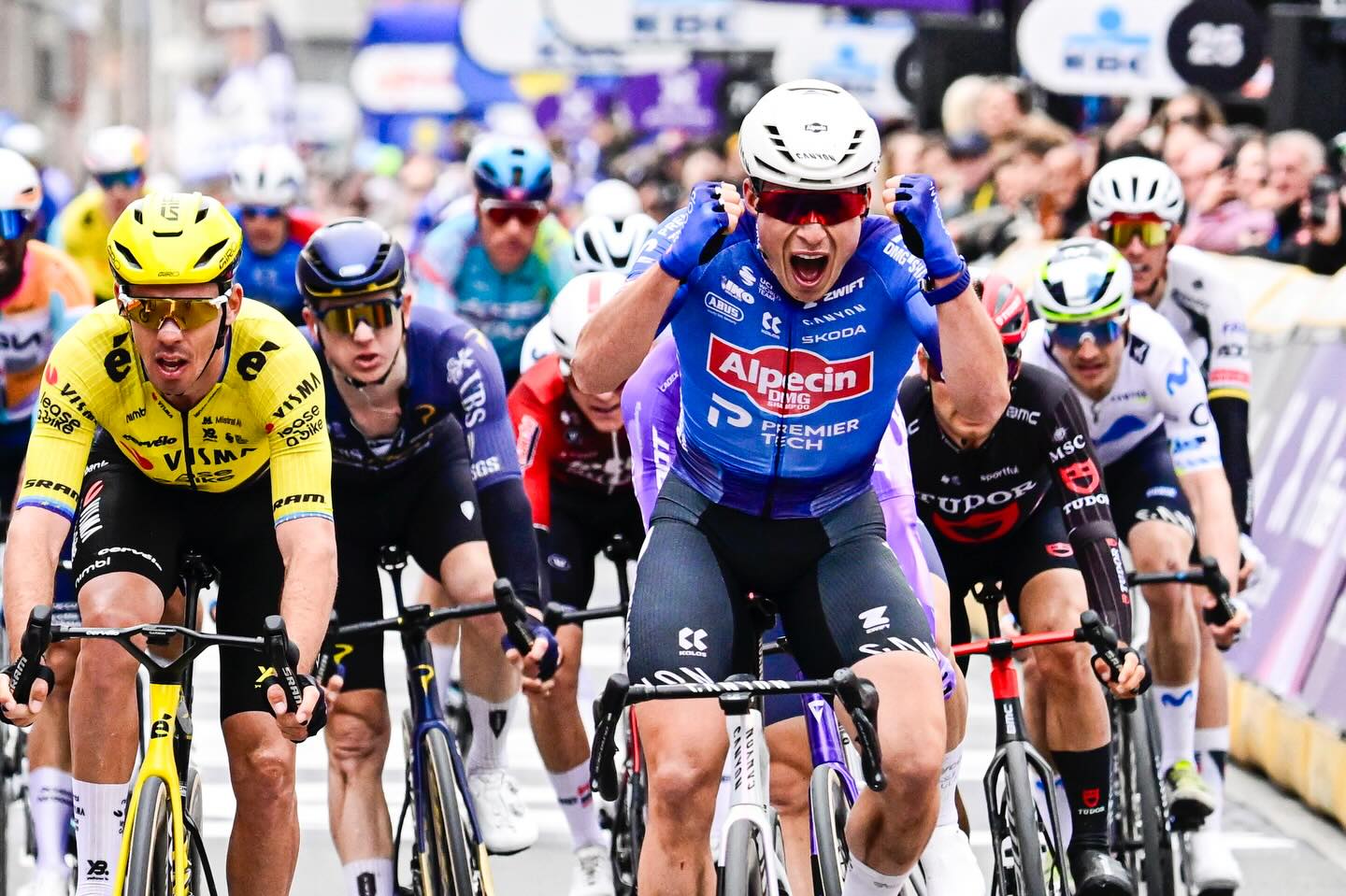 Gand-Wevelgem 2026 - Jasper Philipsen impose sa pointe de vitesse ...